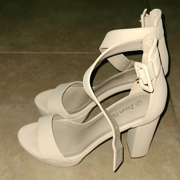 Dream Pairs | Shoes | Nude 4 Inch Platform Heels | Poshmark